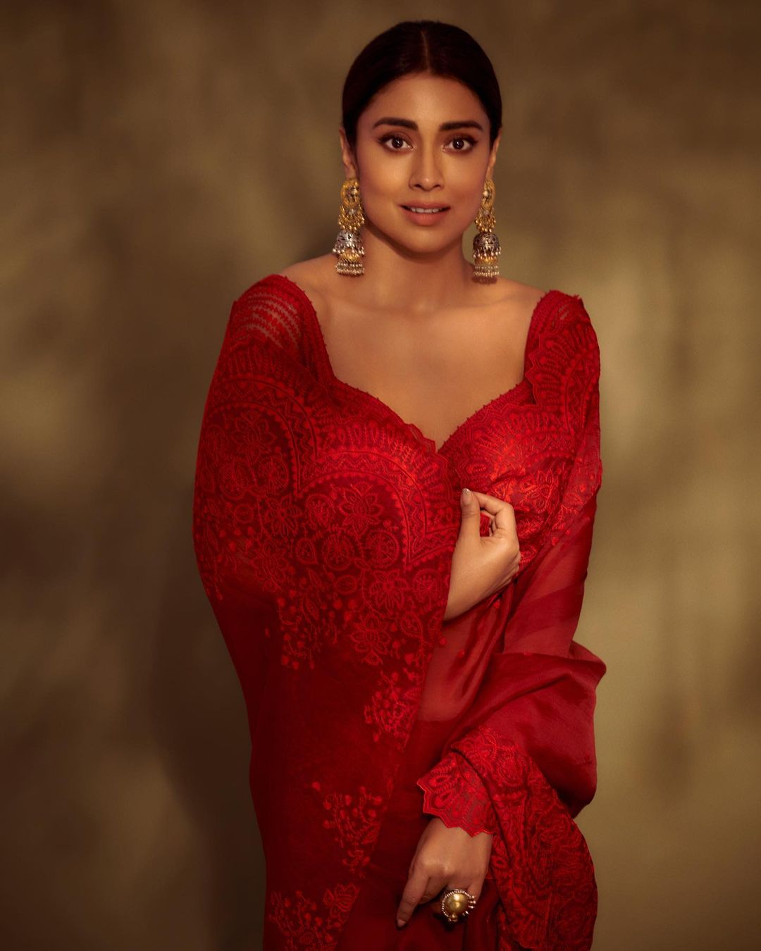 Shriya Saran Glamour Pics